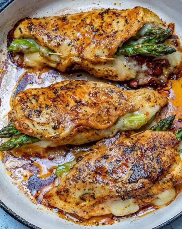 Chicken stuffed with asparagus - CYSSERO