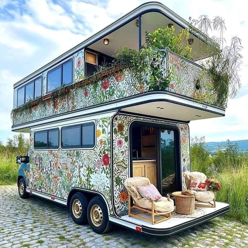 The Floral Double-Decker RV: A Mobile Haven of Art and Nature - CYSSERO