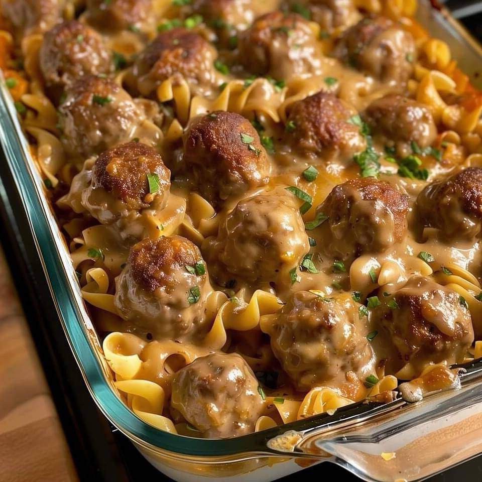 Swedish Meatball Noodle Bake Cyssero