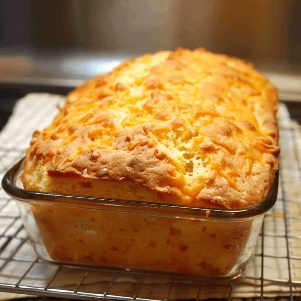 Cheesy Garlic Bread Loaf Recipe - CYSSERO