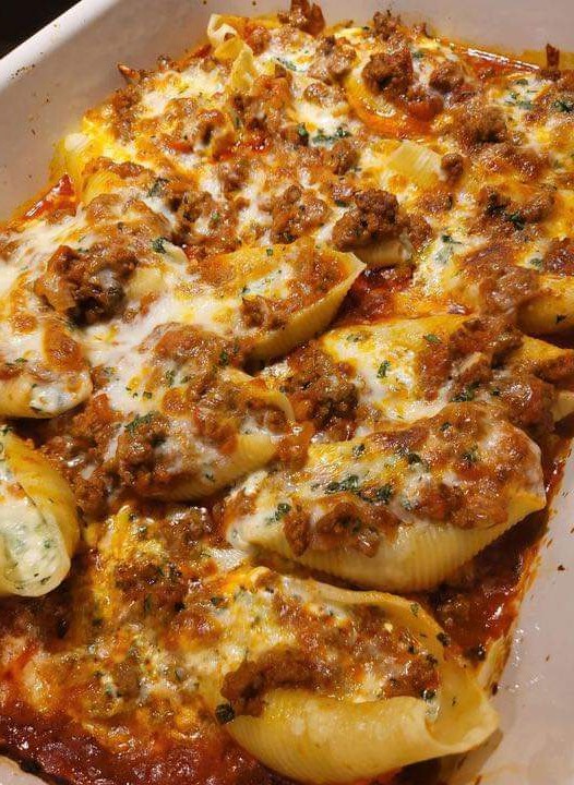 Stuffed Shells with Meat Sauce Recipe - CYSSERO