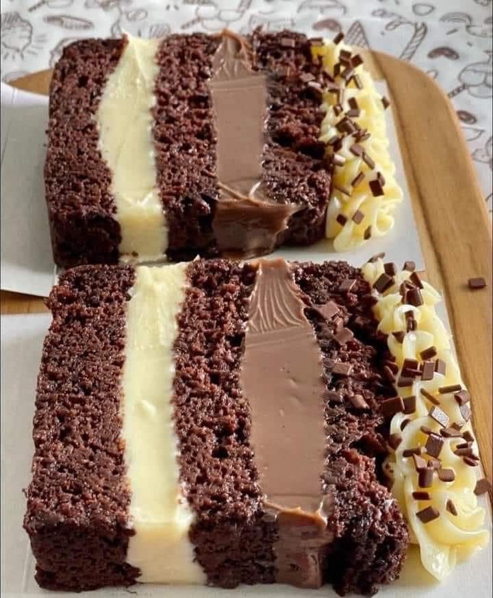 Decadent Chocolate And Vanilla Layer Cake Cyssero
