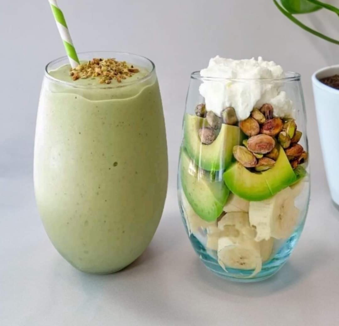 Avocado Banana Pistachio Smoothie Recipe - CYSSERO