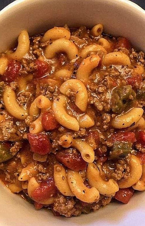 Beef and Macaroni (American Goulash) Recipe - CYSSERO
