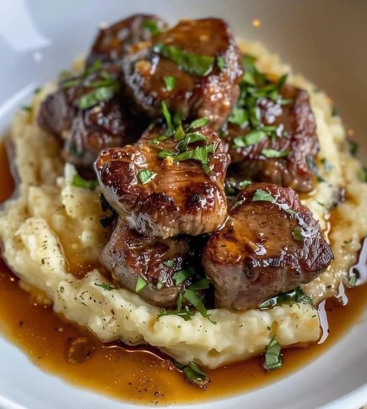 Seared Beef Tips with Creamy Mashed Potatoes - CYSSERO