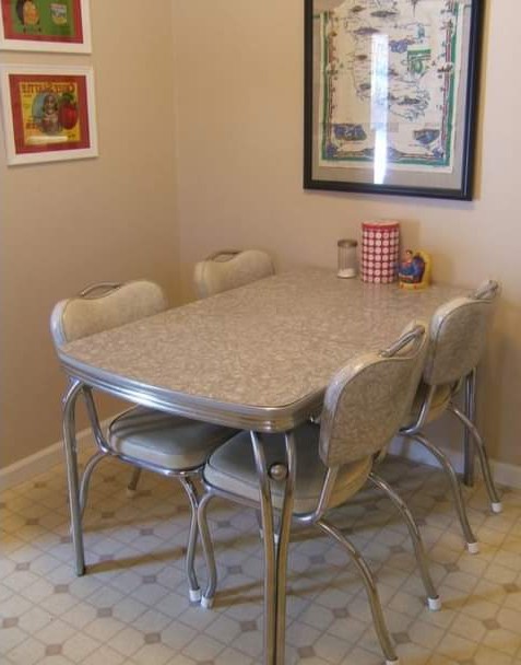 Nostalgia and Functionality: The Charm of Vintage Kitchen Tables - CYSSERO