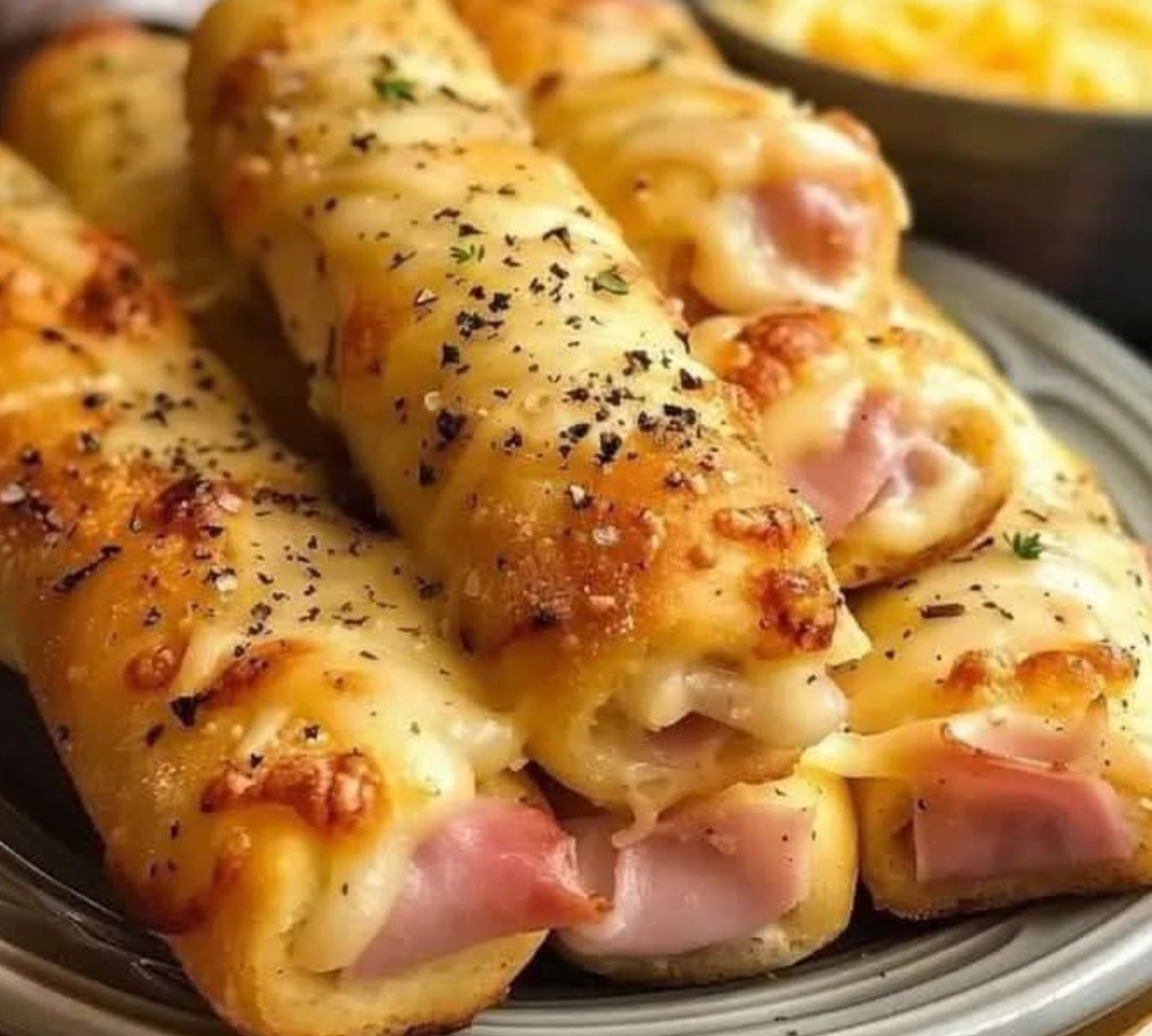 Cheesy Ham Stuffed Bread Rolls Recipe - CYSSERO