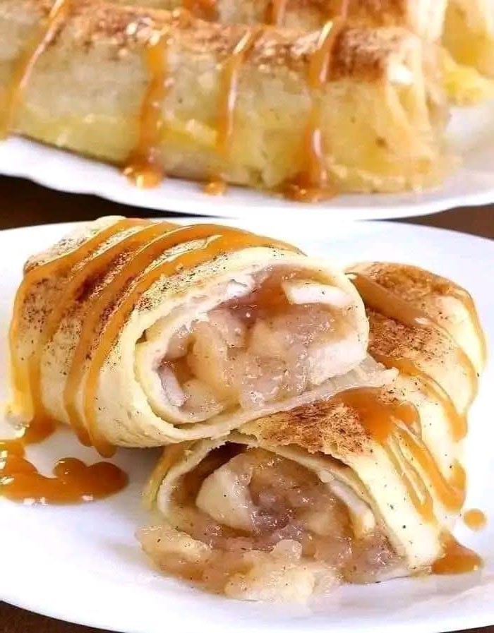 Caramel Apple Roll-Ups – Warm, Gooey & Cinnamon Sweet - CYSSERO