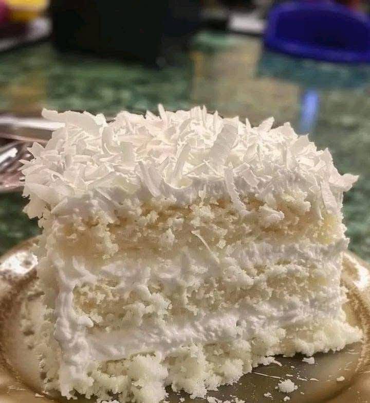 Coconut Cream Cake Recipe - CYSSERO