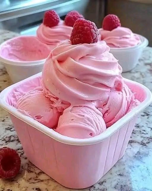 Creamy Raspberry Ice Cream - CYSSERO