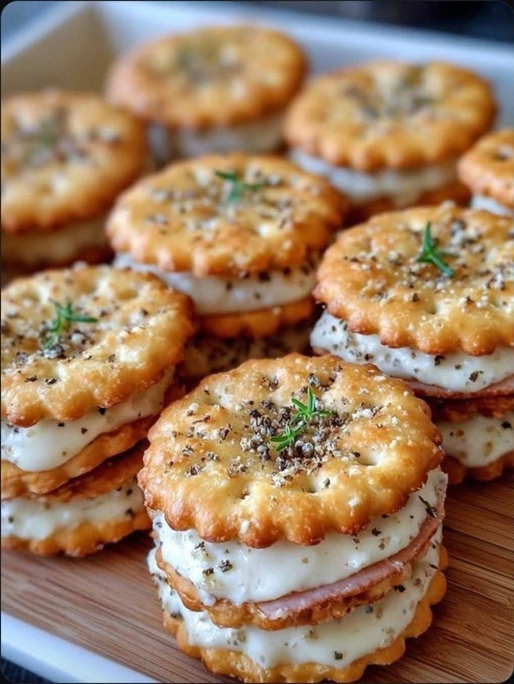 Creamy Ham and Cheese Cracker Stacks Recipe - CYSSERO