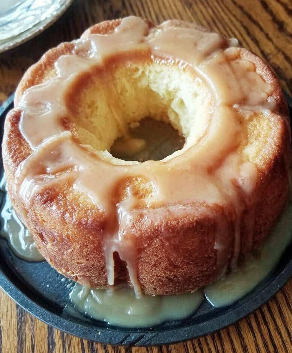 Glazed Vanilla Bundt Cake - CYSSERO