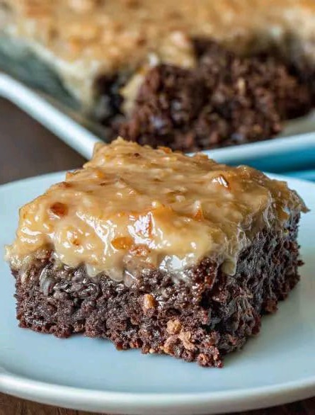 Chocolate Cake with Creamy Caramel Topping - CYSSERO