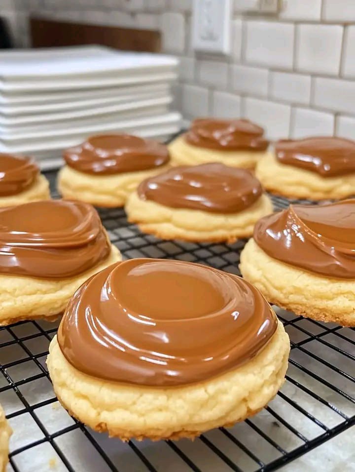 Chocolate Frosted Butter Cookies - CYSSERO