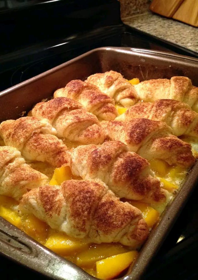 Cinnamon Peach Crescent Cobbler - CYSSERO