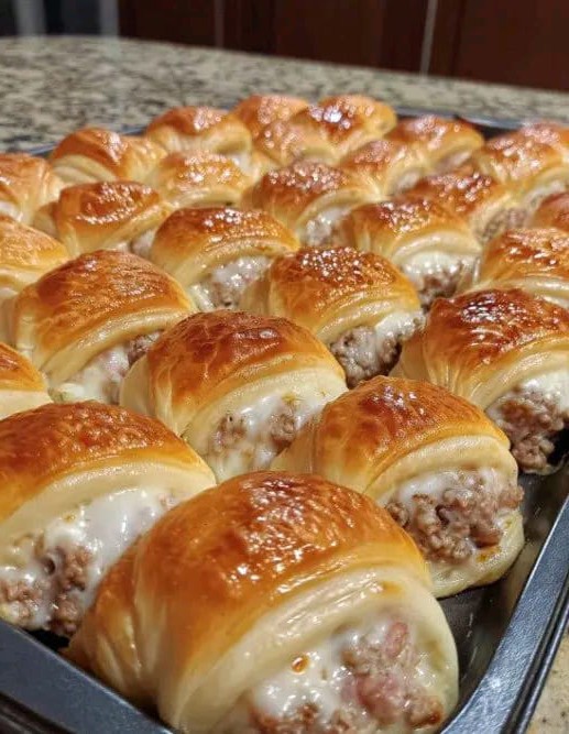 Cheesy Stuffed Dinner Rolls with Savory Beef Filling - CYSSERO