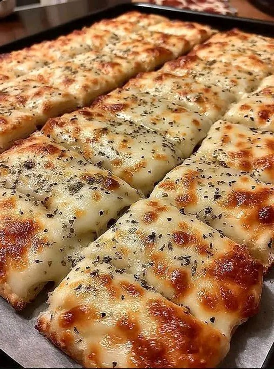 Cheesy Garlic Breadsticks - CYSSERO