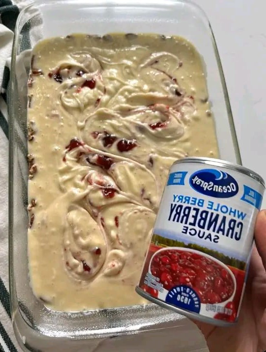 Cranberry Cheesecake Dump Cake - CYSSERO