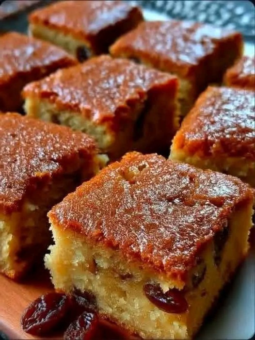Golden Raisin Vanilla Cake Squares - CYSSERO