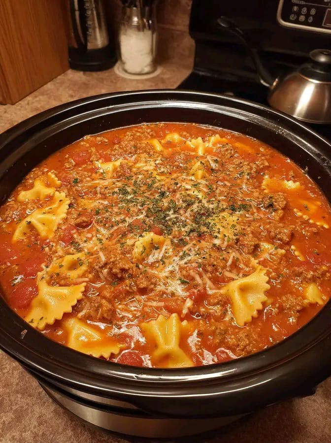 Slow Cooker Beef Ravioli in Rich Tomato Sauce - CYSSERO